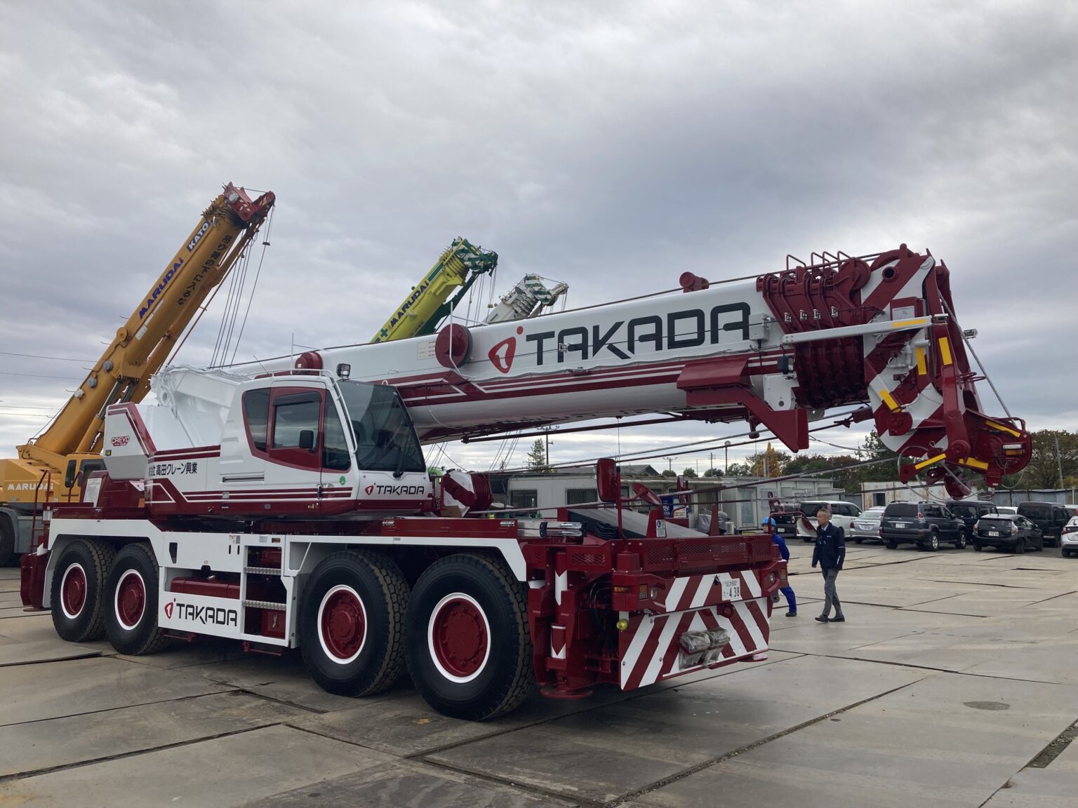 70tラフタークレーン(GR-700N-2)新車1台納車されました。 | 株式会社髙田クレーン興業 | 大阪市西淀川区を拠点に建設工事におけるクレーン重機のリーシングや輸送運搬を行う